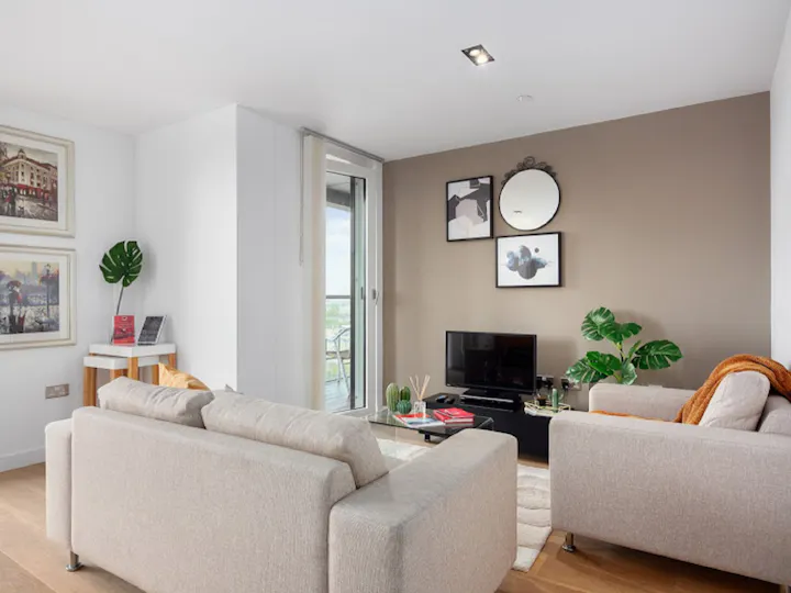 Sunny Sundae Smile, London, England | Plum Guide