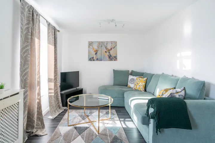 Jump That Train, London, England | Plum Guide