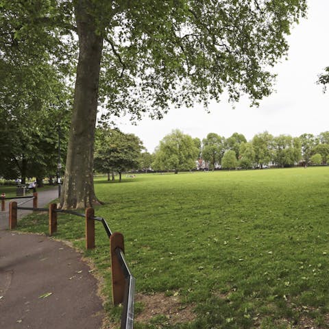 Sun Sets in the West, London, England | Plum Guide