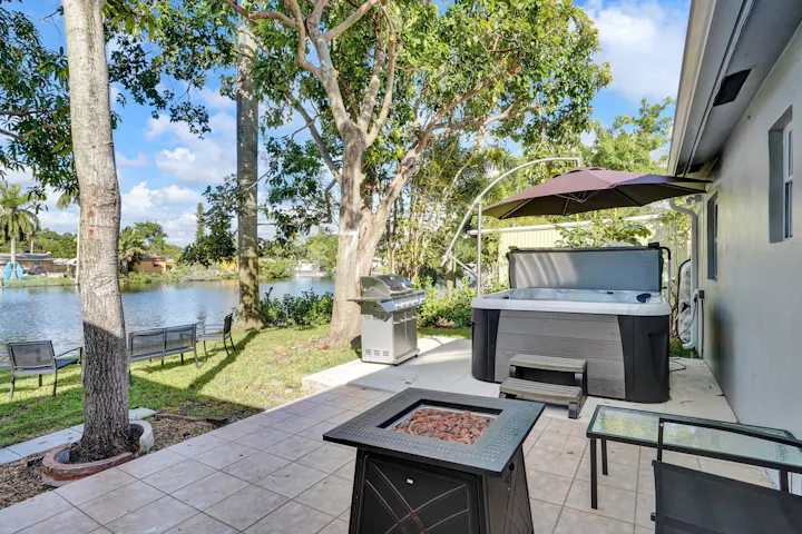 Underneath the Mango Tree, United States | Plum Guide