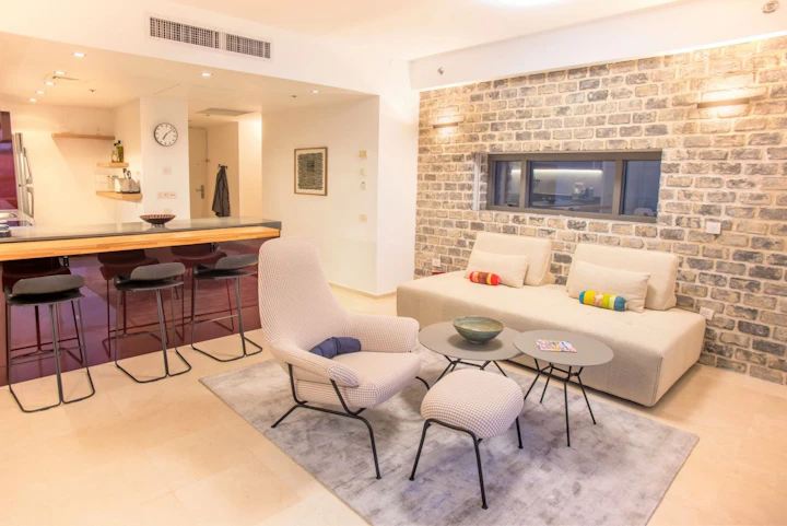Ruby Treasure, Lev HaIr, Tel Aviv-Yafo | Plum Guide
