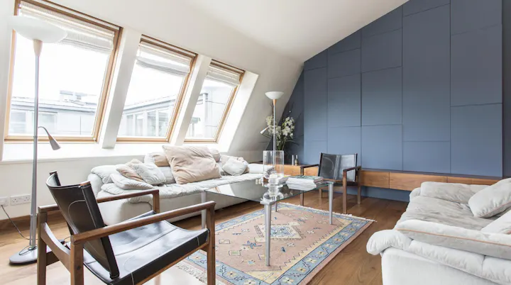 A Lofty Blue, Holborn, London | Plum Guide