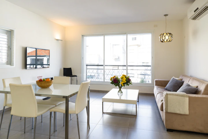 Frishman Set, Tel Aviv-Yafo, Israel | Plum Guide