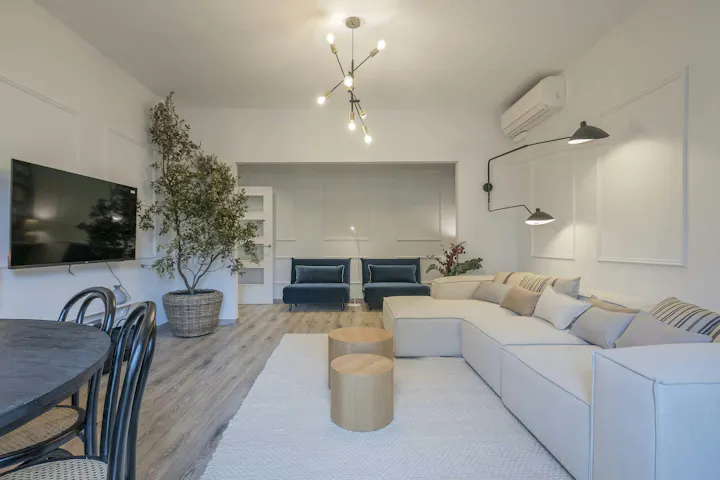 The Light Eternal, Eixample | Plum Guide