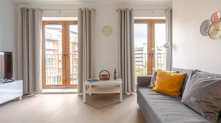 Yellow Hello, Hertfordshire, England | Plum Guide