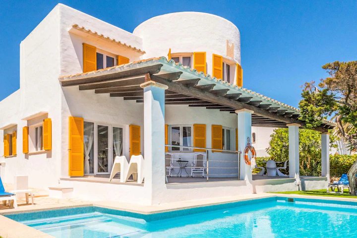 Sunny Joy, Cala d'Or, Majorca | Plum Guide