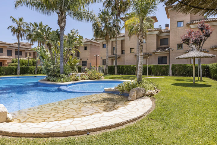 Truly Tropical, Alicante, Valencia | Plum Guide