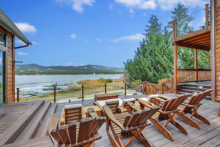 Lakeshore Lookout, California | Plum Guide