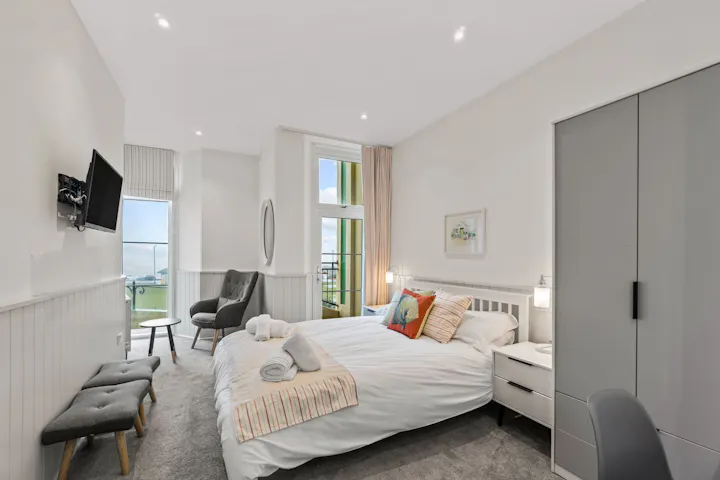 Painted Waves, Paignton, Torbay | Plum Guide