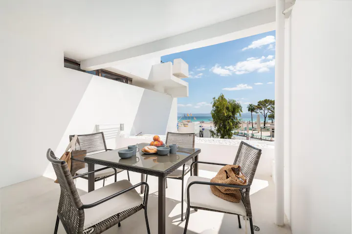 Wave Hello, Alcúdia, Majorca | Plum Guide