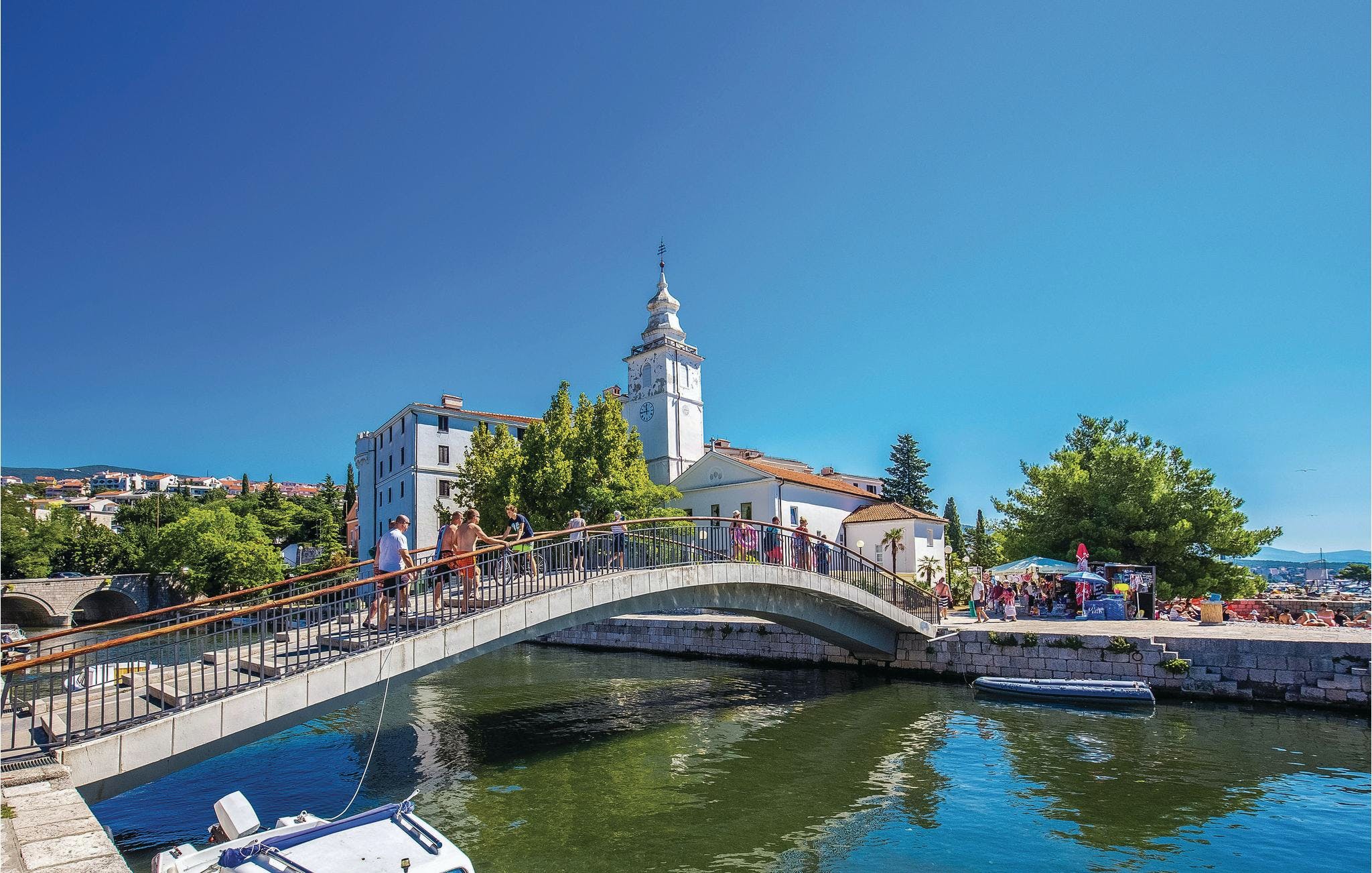 Croatian Solitaire, Primorje-Gorski Kotar County | Plum Guide