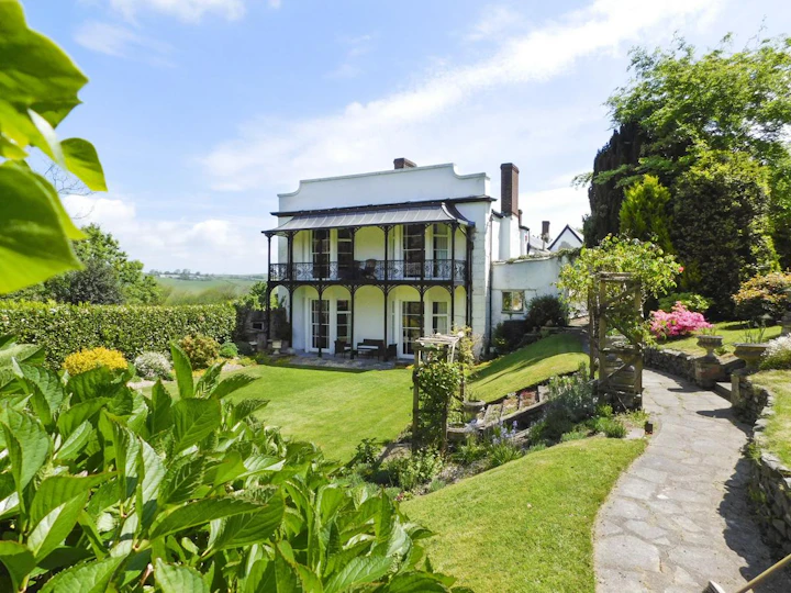 The Landed Gentry, Devon, England | Plum Guide