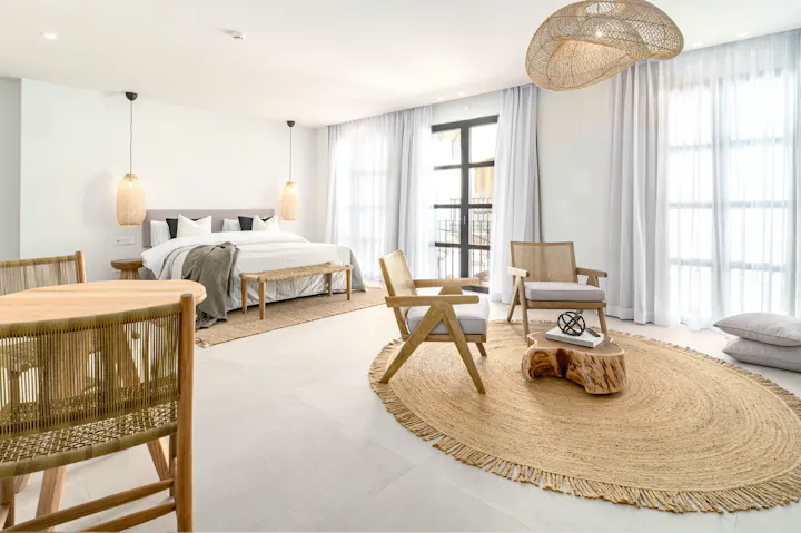 La Vida Blanca, Estepona, Malaga | Plum Guide