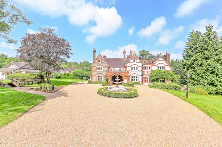 Surrey Hills Manor, Surrey, England | Plum Guide