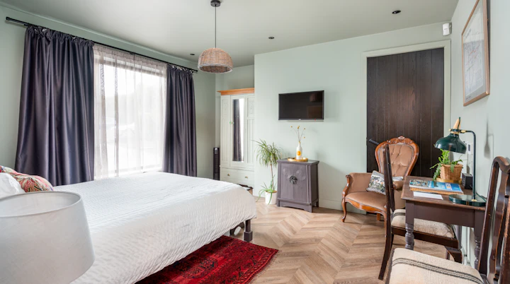 Hold Back The River, Bournemouth, Dorset | Plum Guide