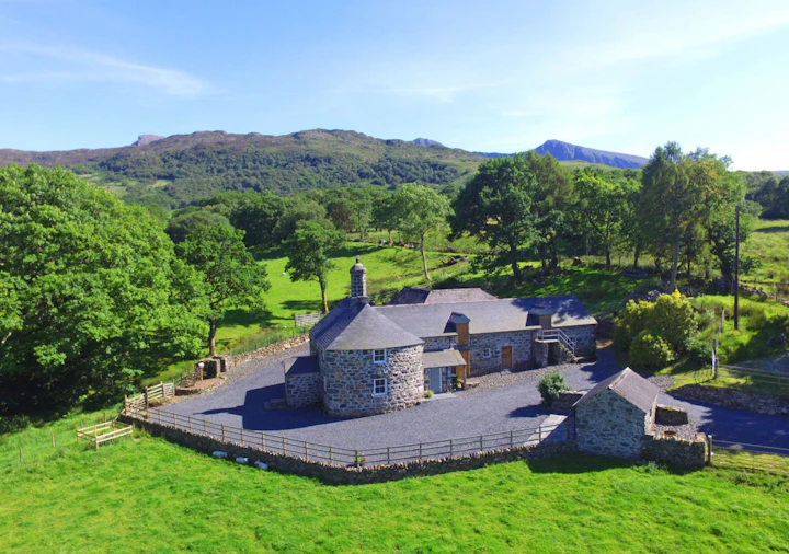 The Dragon's Tale, Gwynedd, Wales | Plum Guide