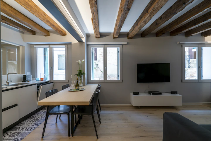 High Beam, Santa Croce, Venice | Plum Guide
