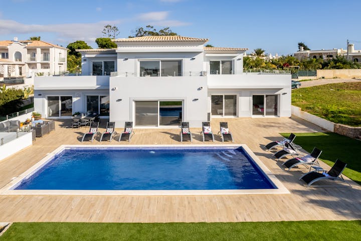 Top Homes to Rent with Swimming Pools in Lagoa | Plum Guide