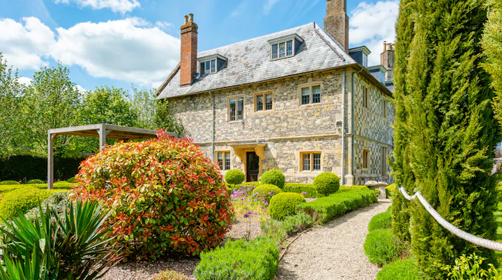 Hartfield, Wiltshire, England | Plum Guide