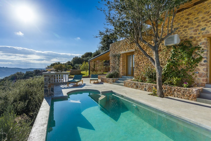 Top Beach Houses in Greek Islands, Greece | Plum Guide