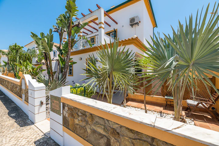 Hubbly Bubbly, Guia, Albufeira | Plum Guide