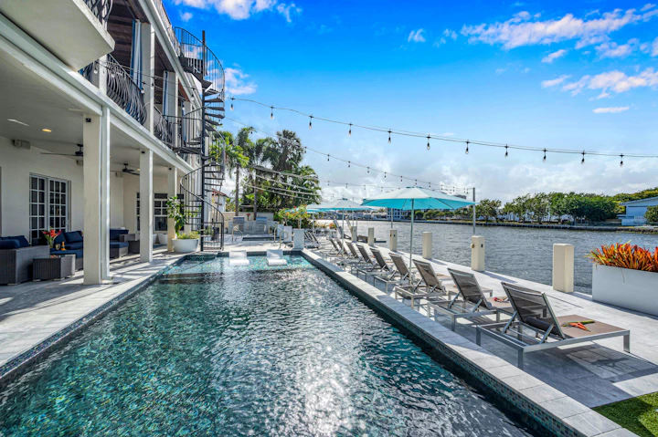 Sunshine Magic, Fort Lauderdale, Broward County | Plum Guide