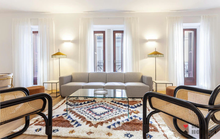 Spanish Beauty, Cortes, Centro | Plum Guide