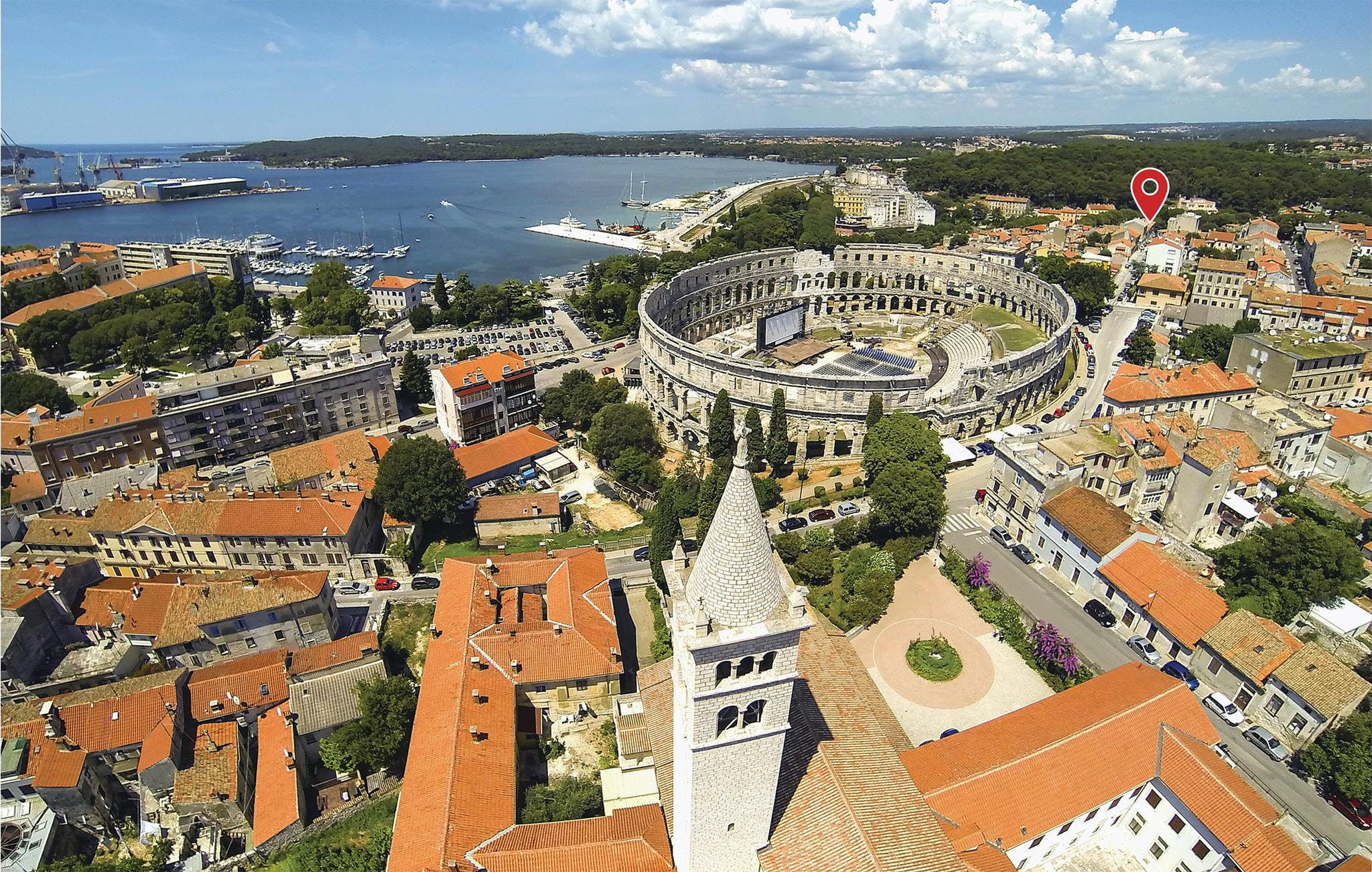 Pula's Modern Retreat, Pula, Grad Pula | Plum Guide