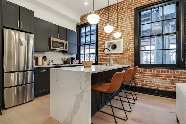 Bricks & Merlot, New Orleans | Plum Guide