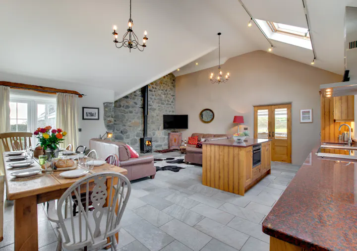 Oak Spot Barn, Botwnnog, Pwllheli | Plum Guide