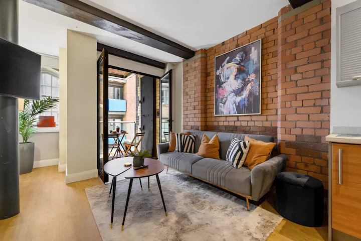 Liverpool Life, Liverpool, Merseyside | Plum Guide